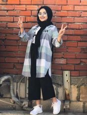 25 OOTD Outer Hijab Kekinian agar Kamu Tampil Trendi - Hai Gadis