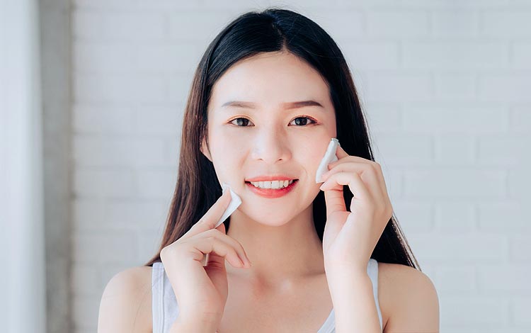 15 Makeup Remover Terbaik Dan Bagus Untuk Bersihkan Wajah