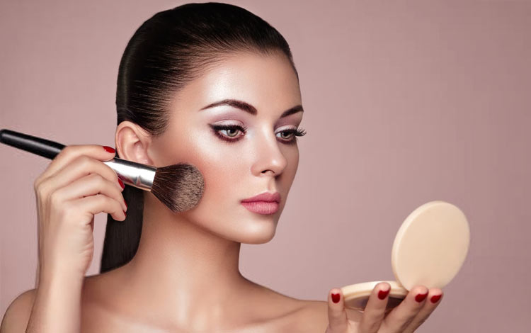 15 Merek Highlighter Terbaik Agar Makeup Terlihat Glowing dan Fresh
