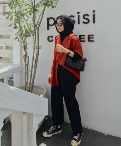 24 OOTD Kaos / Kemeja Oversize Hijab Dengan Look Kekinian