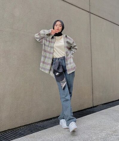 24 OOTD Kaos / Kemeja Oversize Hijab Dengan Look Kekinian